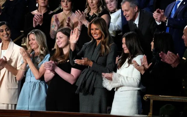 Body language expert explains why Melania Trump felt 'discomfort and ... Body language expert explains why Melania Trump felt 'discomfort and ...